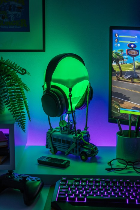 Köp Fortnite Lampa Battle Bus Diorama Light på babyland.se